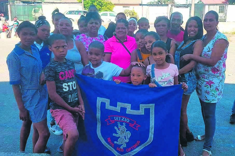 Skool oop, al sê hof sluit dit | Son