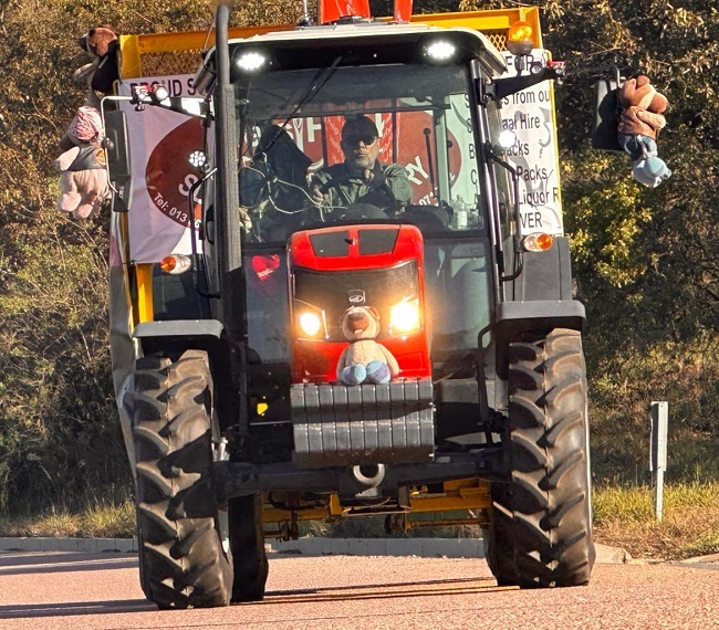 Wêreldrekordpoging: 21 dae van vasbyt op ’n trekker | Landbou