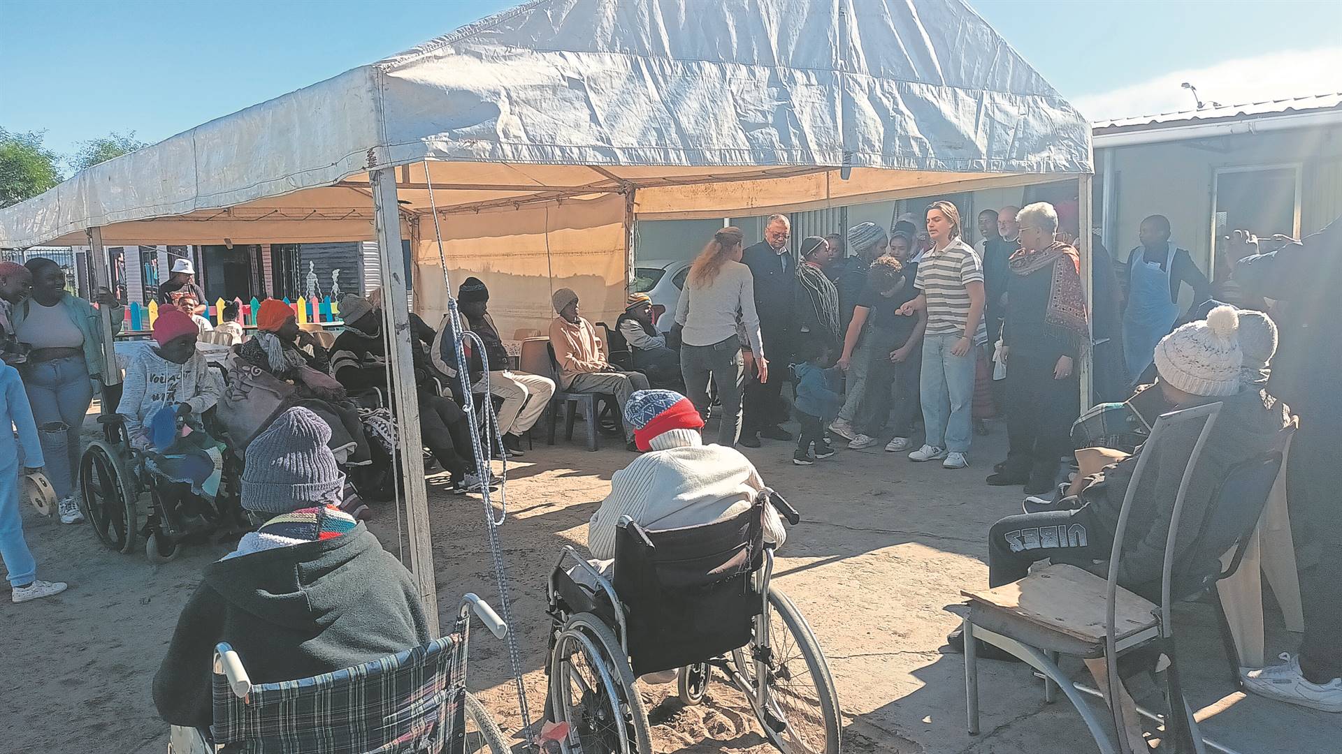 Lecturers and students from UCT give home for elderly in Langa a boost ...