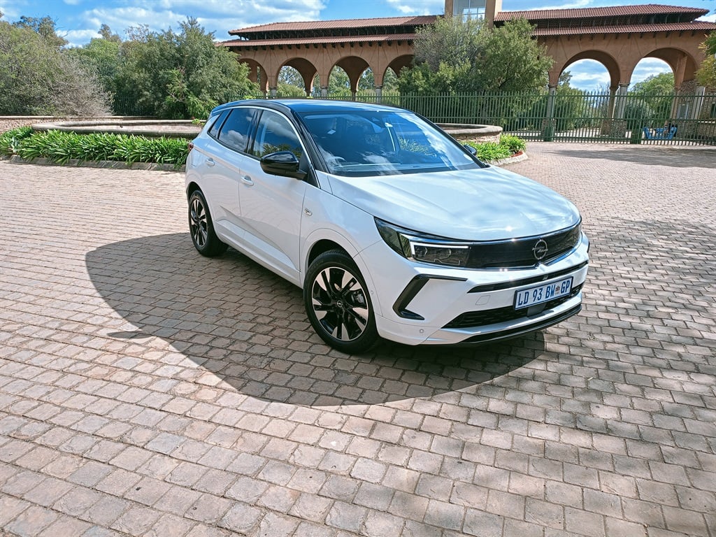Opel's new Grandland SUV looks even better, and it's packed with more ...