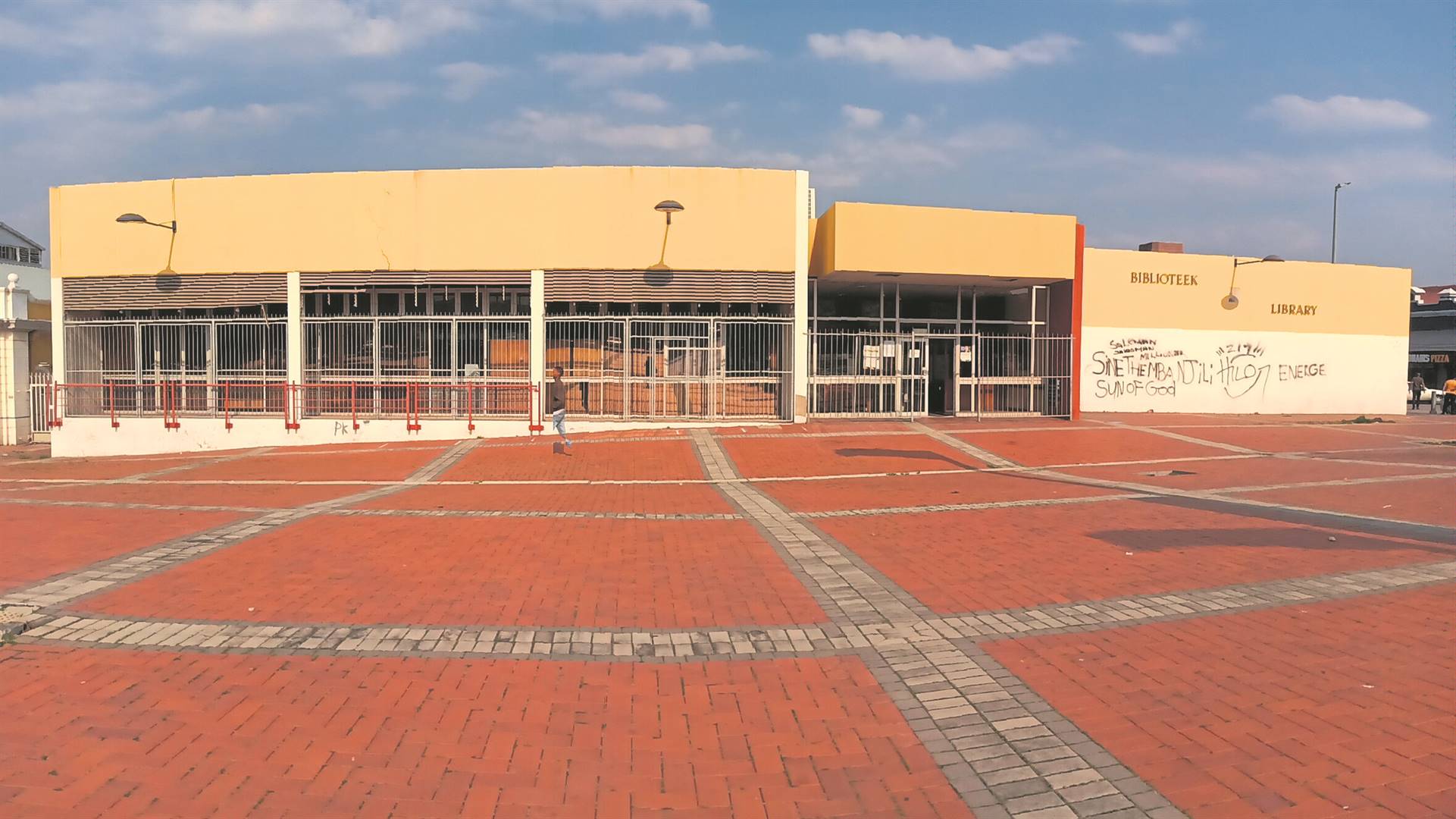 Local library gives back for Women’s Day | News24