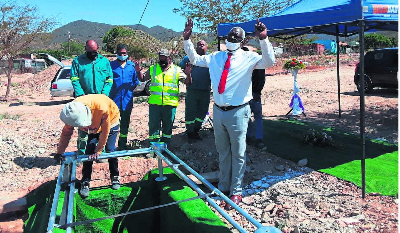 Montagu-man help hawelose | Netwerk24