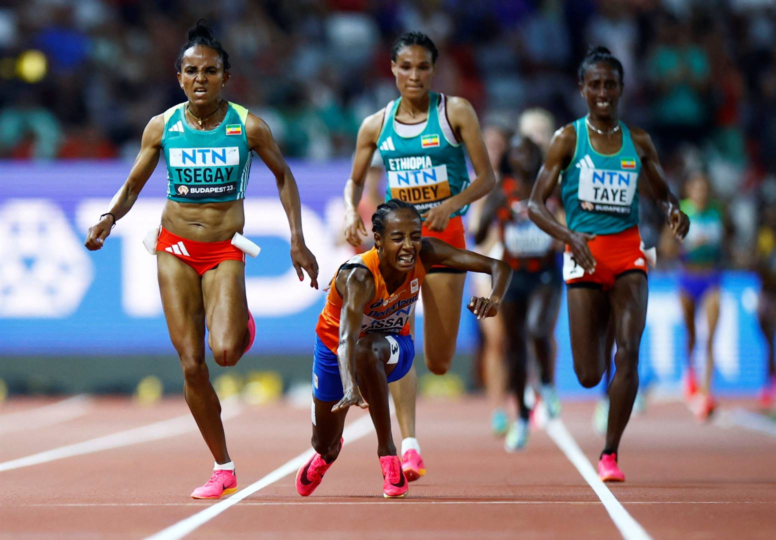 Trane vir Nederland toe Hassan én Bol val terwyl hulle voorloop | Netwerk24