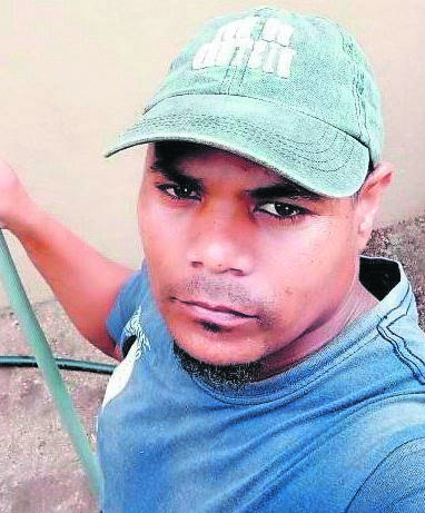 Pa skryf om sy gesin te onderhou | Netwerk24