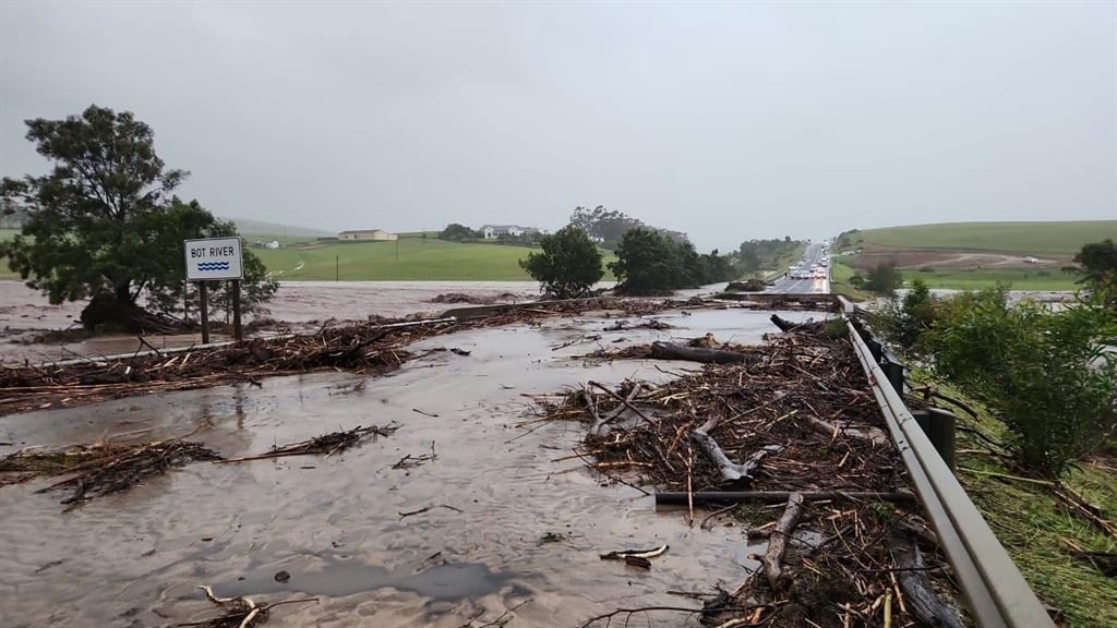 Vloede: R1,4 miljard landbouskade ‘oortjies van seekoei’ | Landbou