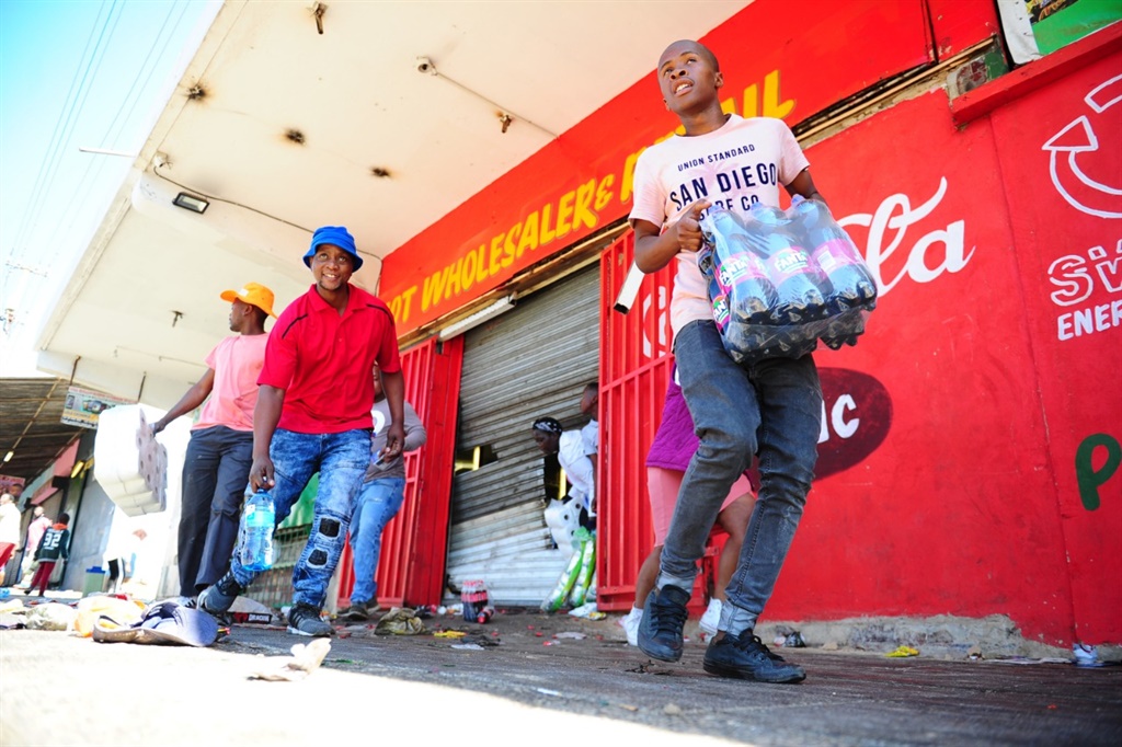 WATCH: BREE TAXI RANK IS ON LOCK DOWN! | Daily Sun