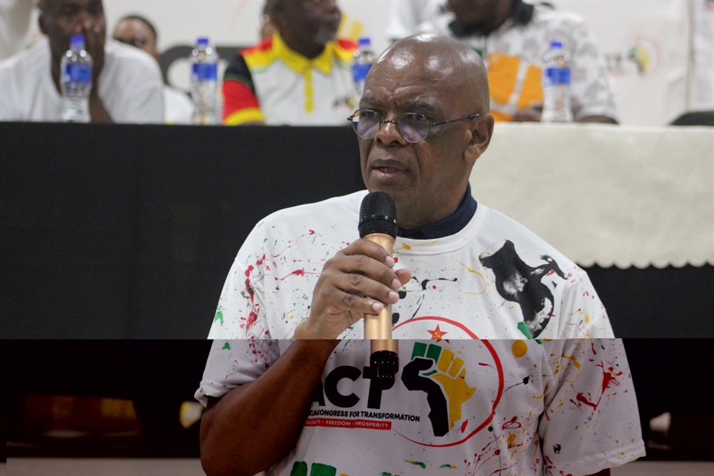 WATCH: Magashule ‘moers’ man over T-shirt! | Daily Sun