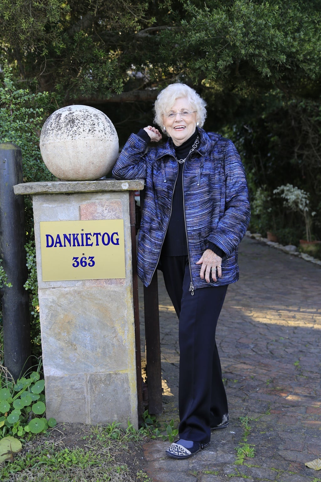 Etiketkenner Emsie Schoeman se lewe in die goue jare