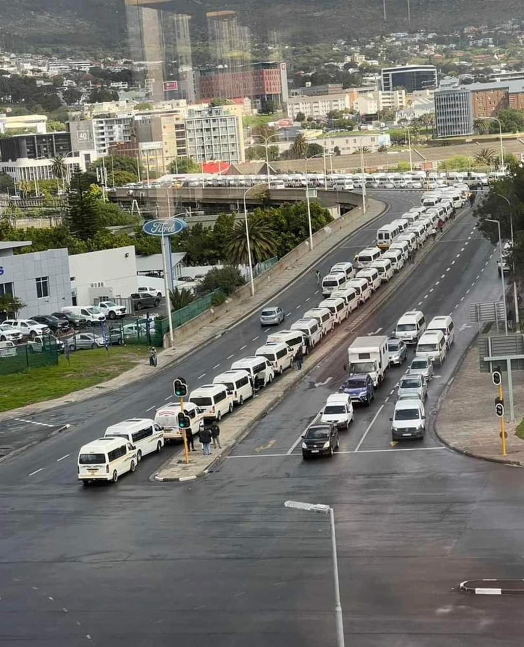 Panic as taxis block roads AGAIN! | Daily Sun