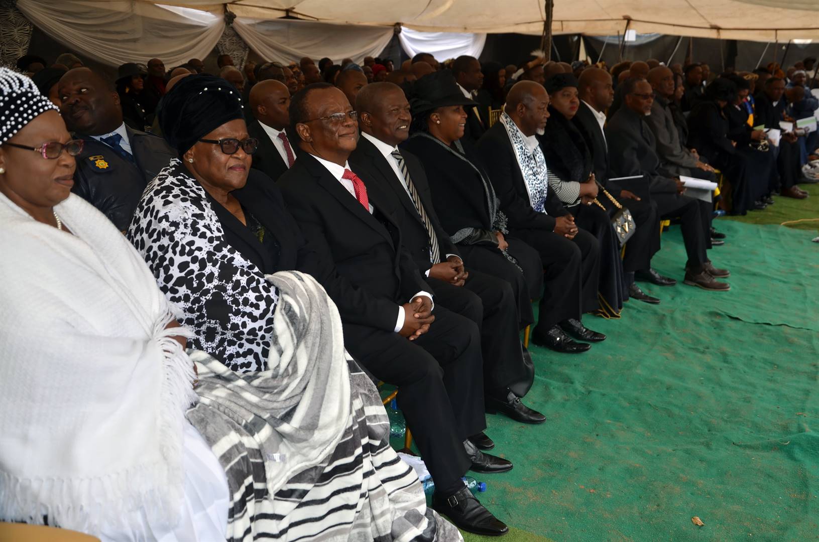 TRIBUTES FOR BOLD QUEEN MUM! | Daily Sun