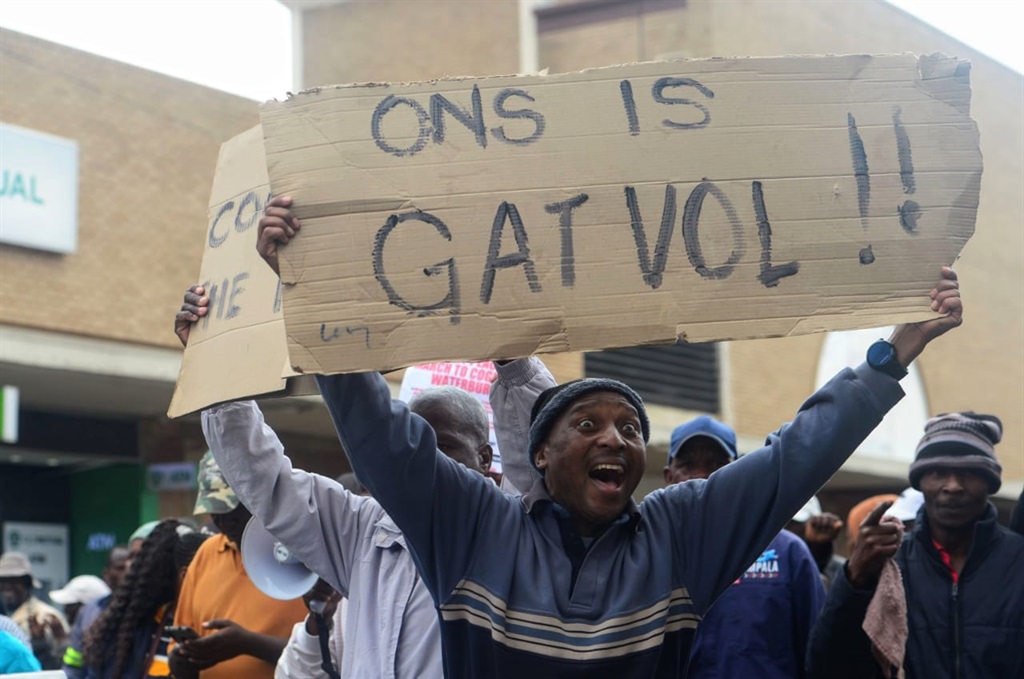 Gatvol residents: We want a CHIEF! | Daily Sun