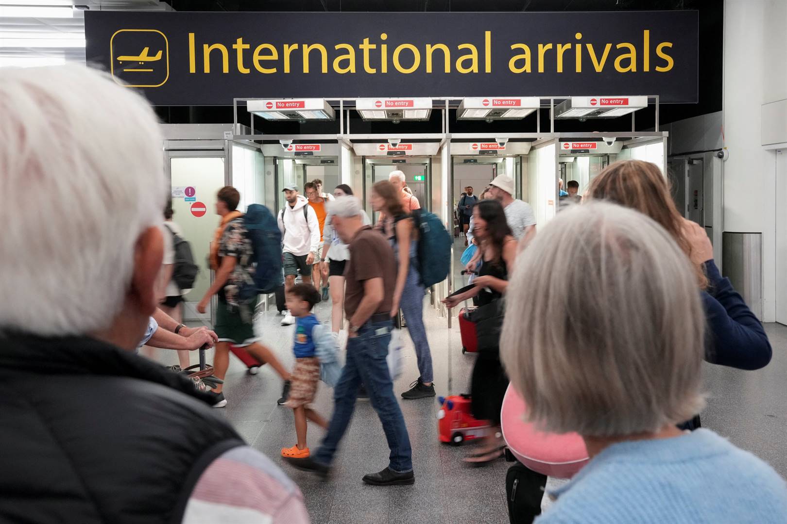 Gatwick-lughawe beperk vlugte weens siektes onder personeel, ook Covid ...