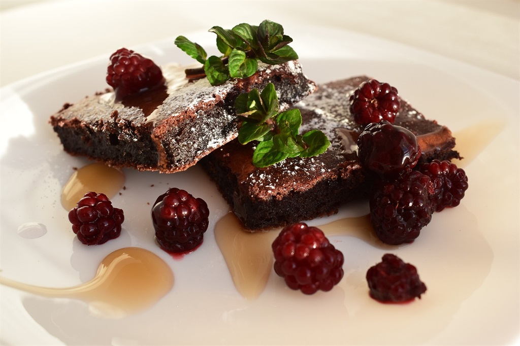 RECIPE | Lorna de Beer’s blackberry fudge cake | News24