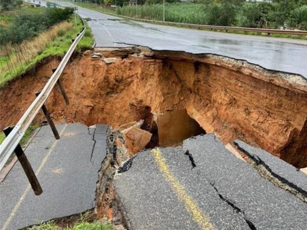 9 times raging flood waters flicked SA bridges and roads aside | News24