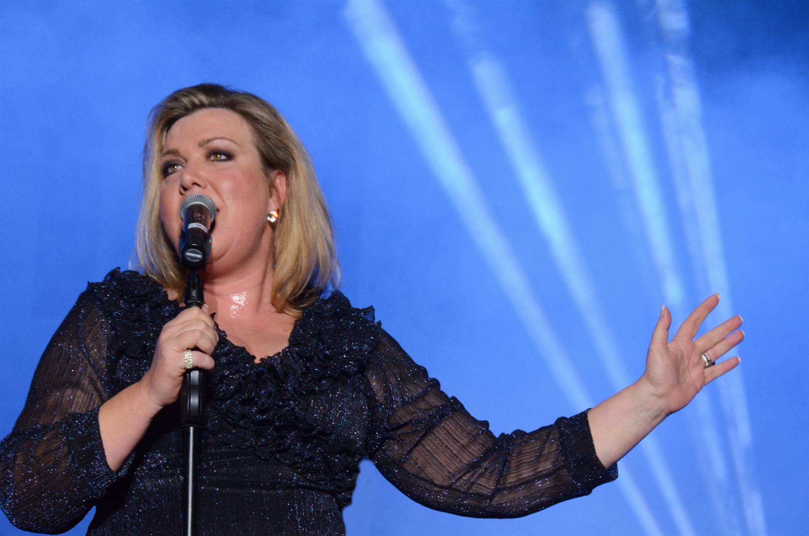 Sarah Theron maak lippe rooi, reg vir gehoor | Netwerk24