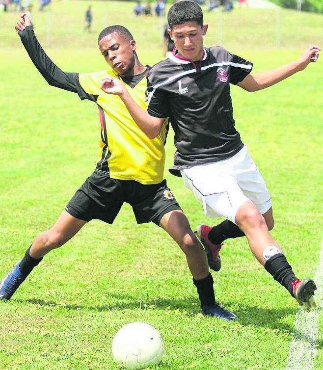 Cape District wil refs oplei | Son