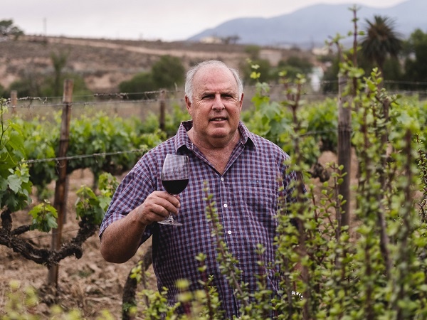 Wynplaas in droë Klein-Karoo wil miljoen spekbome plant | Landbou