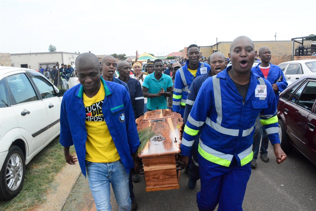 TEARS AND BEER FLOW AT MDUDUZI’S FUNERAL! | Daily Sun