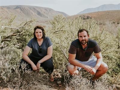Wynplaas in droë Klein-Karoo wil miljoen spekbome plant | Landbou