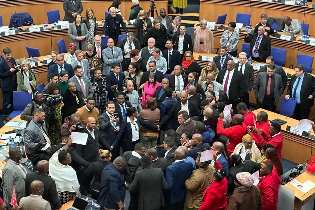 Opposition parties fume over notice that Cape Town council meeting will ...