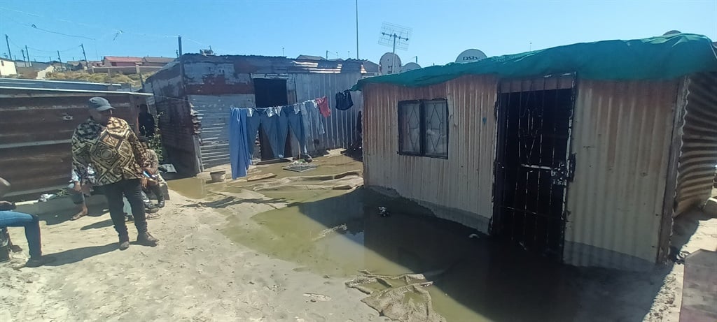 Votsho shackdwellers in Khayelitsha evacuate shacks as sewage pours in ...