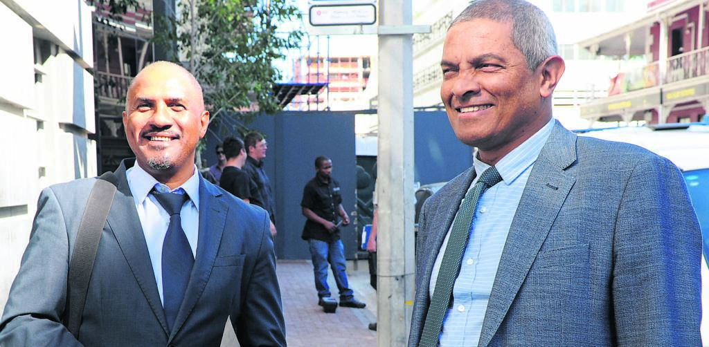 Vele voel Vearey word getarget | Son